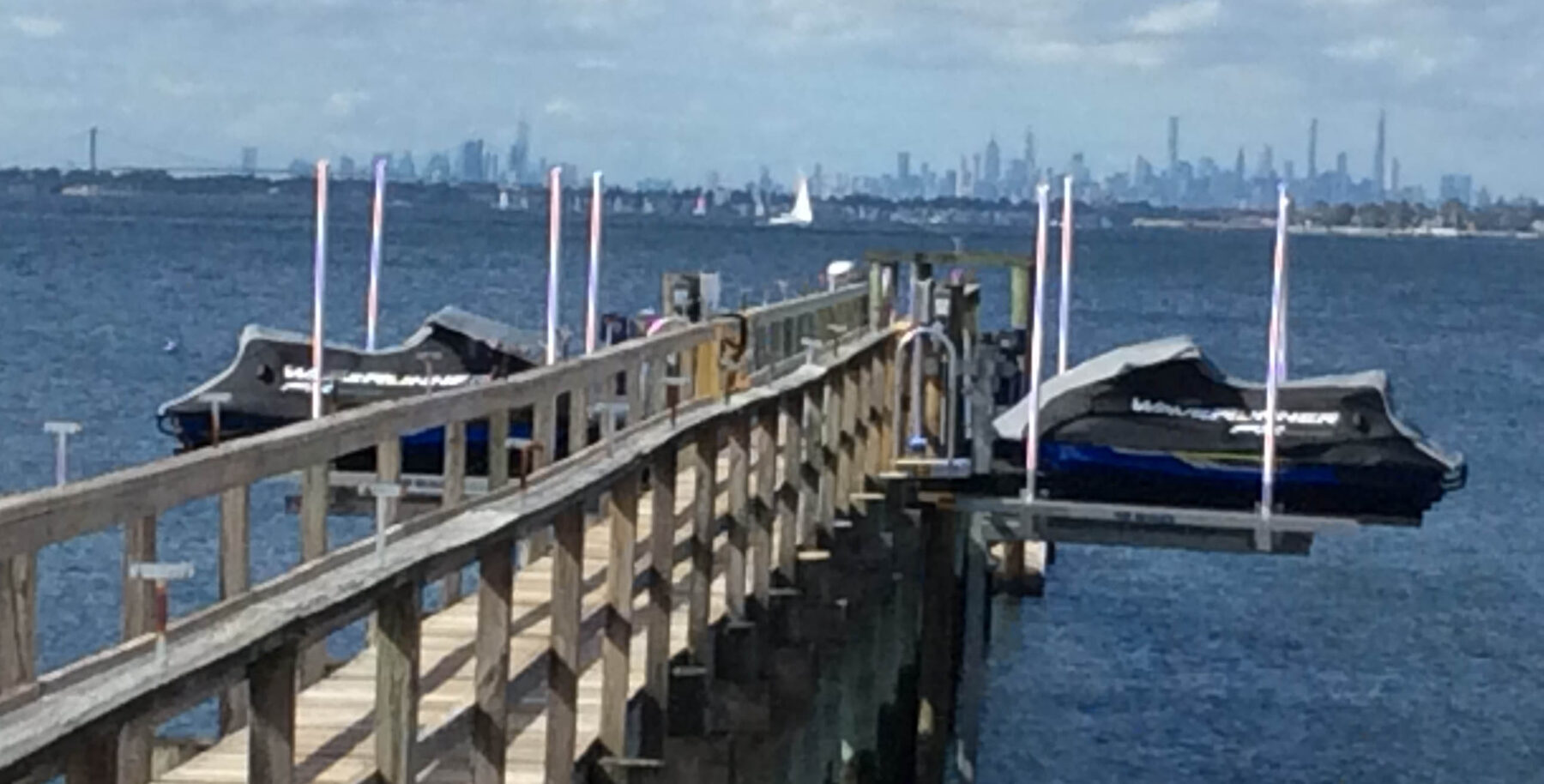 Hi-Tide Single Pile PWL Lifts with Boat, Single & Double Wave Runners ...